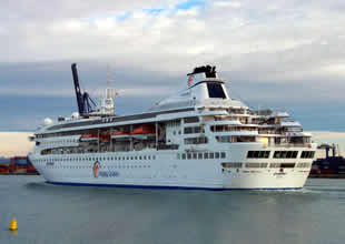 7 yolcu gemisi Kuşadası Limanı'na geldi