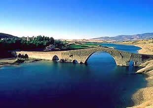 Asi Nehri üzerine 5. araç köprüsü yapılıyor