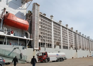 Maysora gemisi Martaş Limanı'na yanaştı