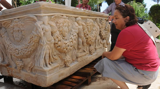 Denizden çıkarılan lahit bakıma alındı