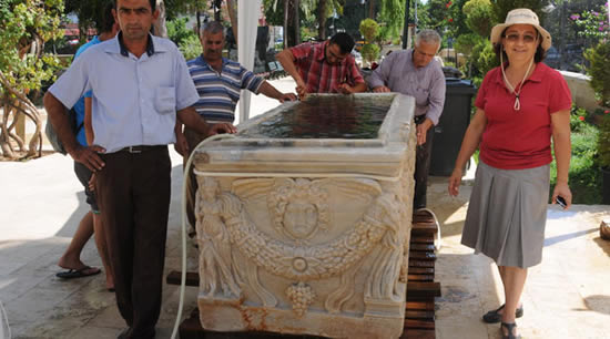 Denizden çıkarılan lahit bakıma alındı