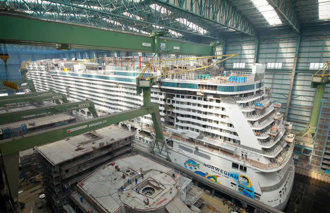 Norwegian Escape kruvaziyer gemisi bugün denize indiriliyor Norwegian Escape kruvaziyer gemisi bugün denize indiriliyor