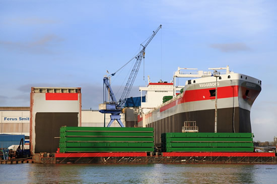 Buzkıran M/V Reggeborg suya indirildi