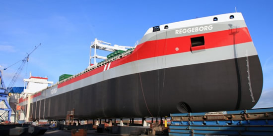 Buzkıran M/V Reggeborg suya indirildi