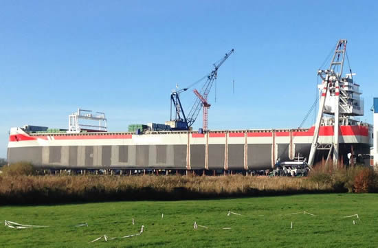 Buzkıran M/V Reggeborg suya indirildi