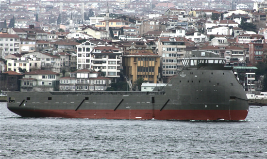 Ulstein PX121, İstanbul Boğazı'ndan geçti